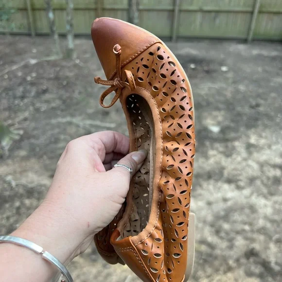 Rialto | Shoes | Rialto Sofie Laser Cut Ballet Flat Shoes With Bow Size ...